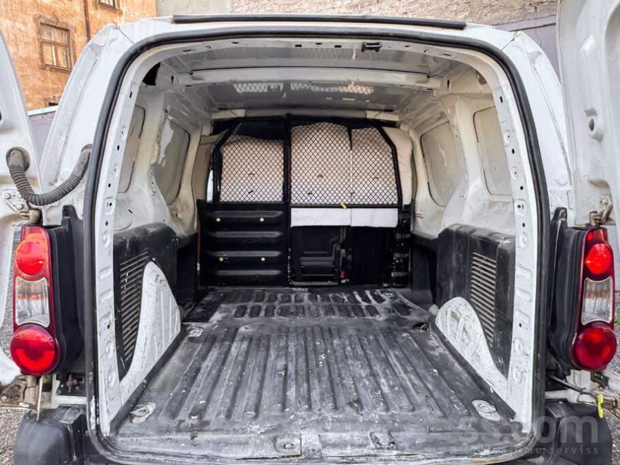 Balts Citroen Berlingo 2012 Rīga, ar dzinēja tilpumu 1.60 L un nobraukumu 216 tūkst. km par 1990 €, foto 5 vietnē AUTOMOTO.COM.LV