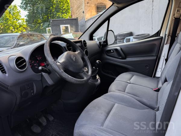 Balts Citroen Berlingo 2012 Rīga, ar dzinēja tilpumu 1.60 L un nobraukumu 216 tūkst. km par 1990 €, foto 5 vietnē AUTOMOTO.COM.LV