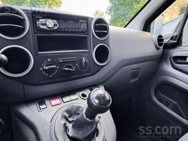 Balts Citroen Berlingo 2012 Rīga, ar dzinēja tilpumu 1.60 L un nobraukumu 216 tūkst. km par 1990 €, foto 6 vietnē AUTOMOTO.COM.LV