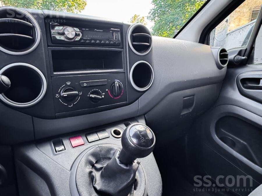 Balts Citroen Berlingo 2012 Rīga, ar dzinēja tilpumu 1.60 L un nobraukumu 216 tūkst. km par 1990 €, foto 7 vietnē AUTOMOTO.COM.LV