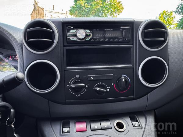 Balts Citroen Berlingo 2012 Rīga, ar dzinēja tilpumu 1.60 L un nobraukumu 216 tūkst. km par 1990 €, foto 7 vietnē AUTOMOTO.COM.LV