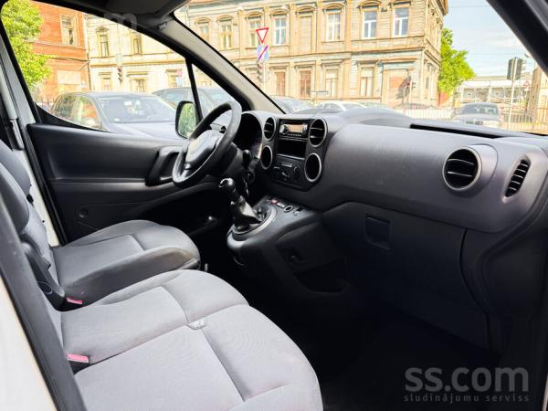 Balts Citroen Berlingo 2012 Rīga, ar dzinēja tilpumu 1.60 L un nobraukumu 216 tūkst. km par 1990 €, foto 8 vietnē AUTOMOTO.COM.LV