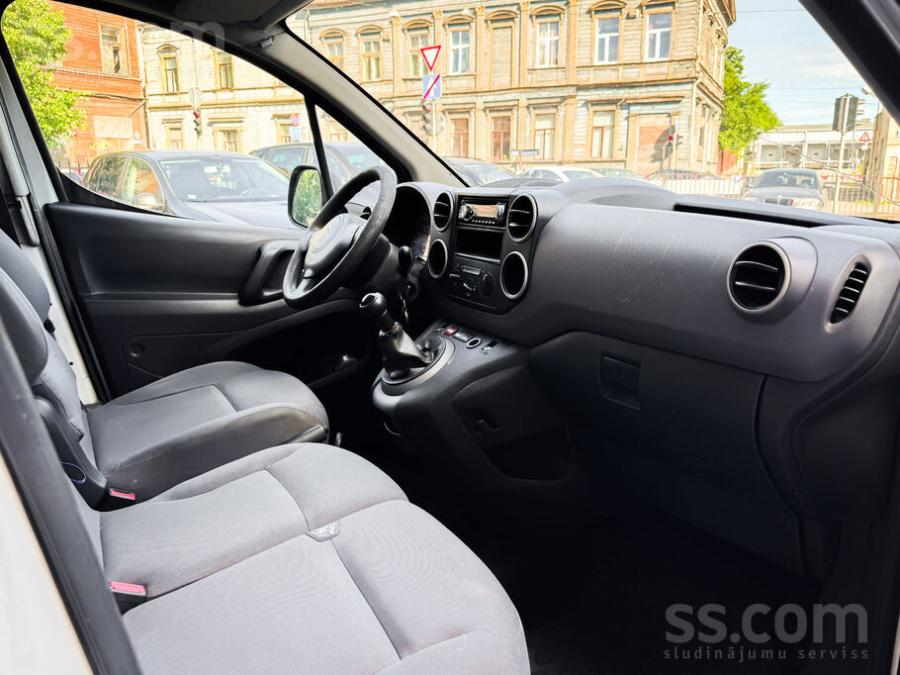 Balts Citroen Berlingo 2012 Rīga, ar dzinēja tilpumu 1.60 L un nobraukumu 216 tūkst. km par 1990 €, foto 9 vietnē AUTOMOTO.COM.LV