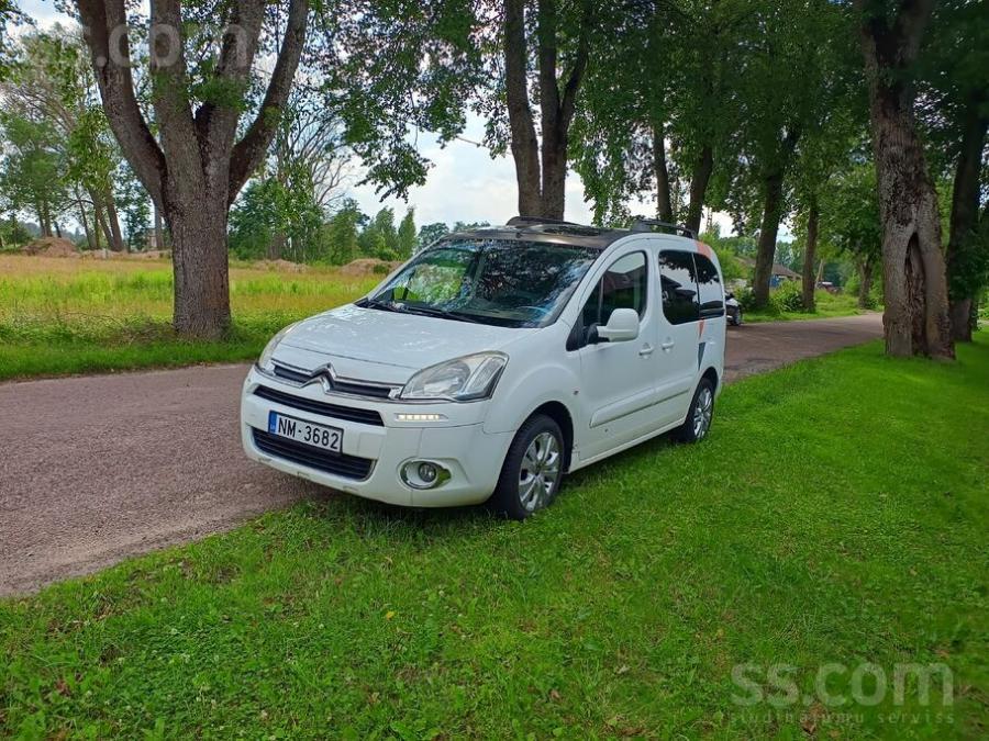 Balts Citroen Berlingo 2013 Rīga, ar dzinēja tilpumu 1.60 L un nobraukumu 312 tūkst. km par 3199 €, foto 1 vietnē AUTOMOTO.COM.LV