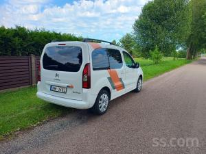 Balts Citroen Berlingo 2013 Rīga, ar dzinēja tilpumu 1.60 L un nobraukumu 312 tūkst. km par 3199 €, foto 3 vietnē AUTOMOTO.COM.LV