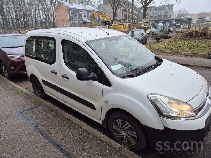 Balts Citroen Berlingo 2013 Rīga, ar dzinēja tilpumu 1.60 L un nobraukumu 203 tūkst. km par 2900 €, foto 2 vietnē AUTOMOTO.COM.LV