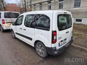 Balts Citroen Berlingo 2013 Rīga, ar dzinēja tilpumu 1.60 L un nobraukumu 203 tūkst. km par 2900 €, foto 4 vietnē AUTOMOTO.COM.LV