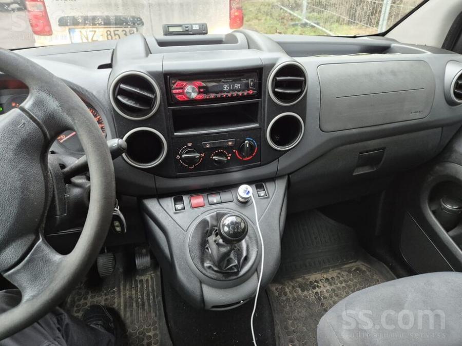 Balts Citroen Berlingo 2013 Rīga, ar dzinēja tilpumu 1.60 L un nobraukumu 203 tūkst. km par 2900 €, foto 6 vietnē AUTOMOTO.COM.LV