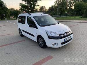 White Citroen Berlingo 2013 in Ogre, with an engine capacity of 1.60 L and mileage of 181 thousand km for 5150 €, photo 3 on AUTOMOTO.COM.LV