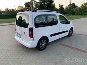White Citroen Berlingo 2013 in Ogre, with an engine capacity of 1.60 L and mileage of 181 thousand km for 5150 €, photo 5 on AUTOMOTO.COM.LV