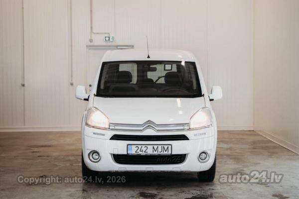 White Citroen Berlingo 2014 in Tallinn, with an engine capacity of 1.60 L and mileage of 190 thousand km for 5290 €, photo 2 on AUTOMOTO.COM.LV