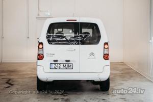 Balts Citroen Berlingo 2014 Tallina, ar dzinēja tilpumu 1.60 L un nobraukumu 190 tūkst. km par 5290 €, foto 5 vietnē AUTOMOTO.COM.LV