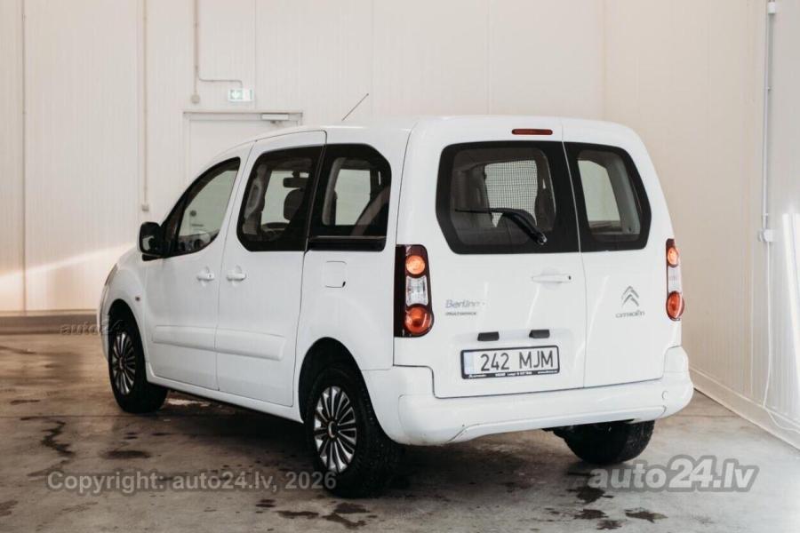 White Citroen Berlingo 2014 in Tallinn, with an engine capacity of 1.60 L and mileage of 190 thousand km for 5290 €, photo 4 on AUTOMOTO.COM.LV