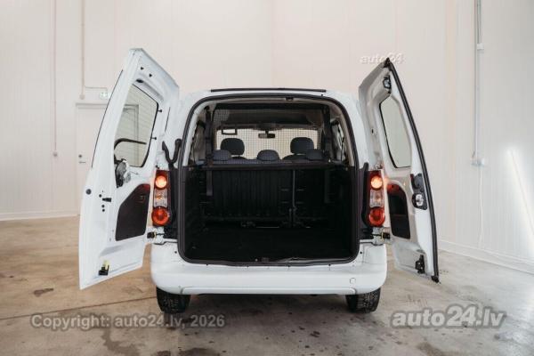 Balts Citroen Berlingo 2014 Tallina, ar dzinēja tilpumu 1.60 L un nobraukumu 190 tūkst. km par 5290 €, foto 6 vietnē AUTOMOTO.COM.LV