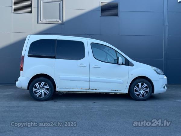 White Citroen Berlingo 2014 in Tallinn, with an engine capacity of 1.60 L and mileage of 244 thousand km for 3200 €, photo 2 on AUTOMOTO.COM.LV