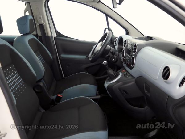 White Citroen Berlingo 2014 in Tallinn, with an engine capacity of 1.60 L and mileage of 217 thousand km for 2999 €, photo 6 on AUTOMOTO.COM.LV