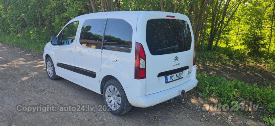 Balts Citroen Berlingo 2014 Tallina, ar dzinēja tilpumu 1.60 L un nobraukumu 6 tūkst. km par 6700 €, foto 3 vietnē AUTOMOTO.COM.LV