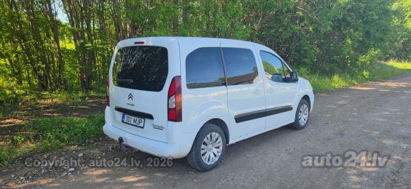 White Citroen Berlingo 2014 in Tallinn, with an engine capacity of 1.60 L and mileage of 6 thousand km for 6700 €, photo 3 on AUTOMOTO.COM.LV