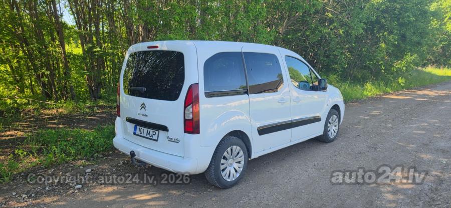 Balts Citroen Berlingo 2014 Tallina, ar dzinēja tilpumu 1.60 L un nobraukumu 6 tūkst. km par 6700 €, foto 4 vietnē AUTOMOTO.COM.LV
