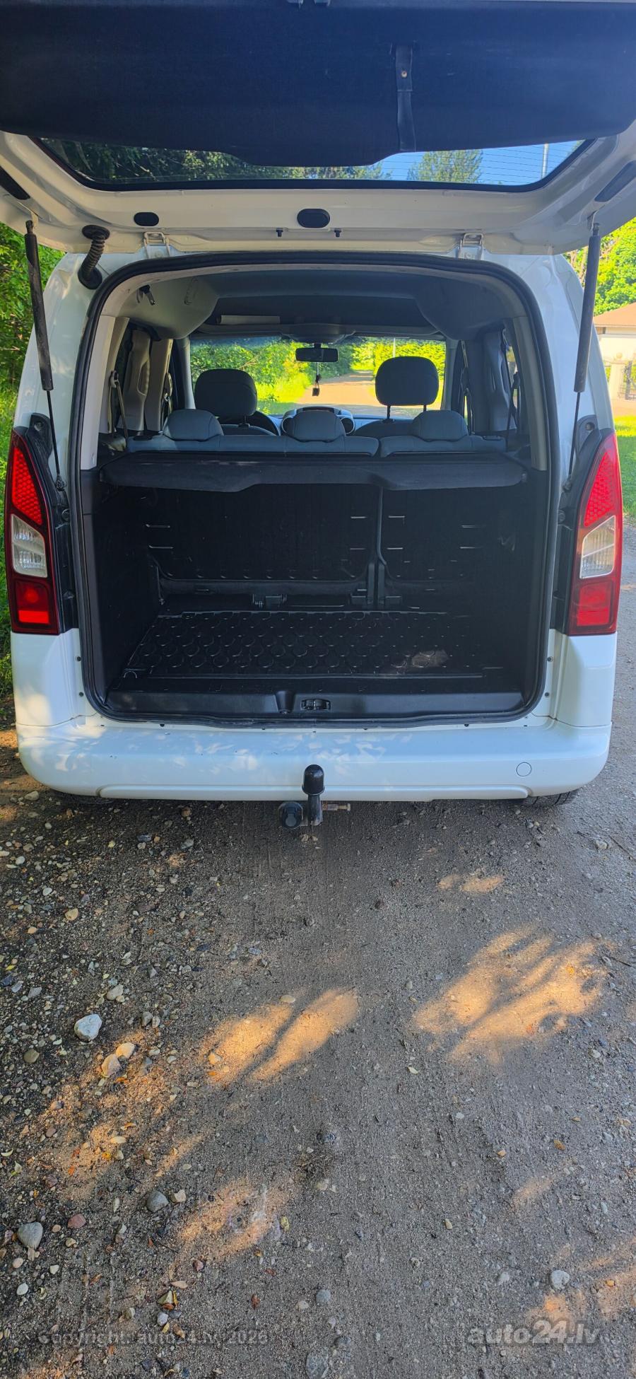 Balts Citroen Berlingo 2014 Tallina, ar dzinēja tilpumu 1.60 L un nobraukumu 6 tūkst. km par 6700 €, foto 8 vietnē AUTOMOTO.COM.LV