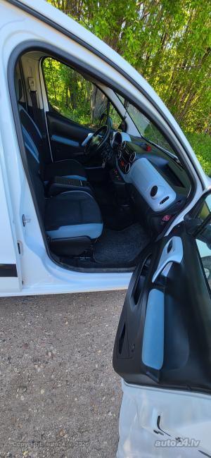 Balts Citroen Berlingo 2014 Tallina, ar dzinēja tilpumu 1.60 L un nobraukumu 6 tūkst. km par 6700 €, foto 9 vietnē AUTOMOTO.COM.LV