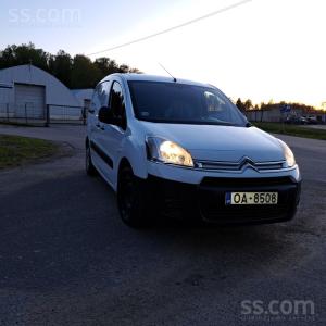 Balts Citroen Berlingo 2014 Rīga, ar dzinēja tilpumu 1.60 L un nobraukumu 165 tūkst. km par 4100 €, foto 3 vietnē AUTOMOTO.COM.LV