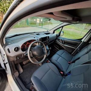 Balts Citroen Berlingo 2014 Rīga, ar dzinēja tilpumu 1.60 L un nobraukumu 165 tūkst. km par 4100 €, foto 7 vietnē AUTOMOTO.COM.LV