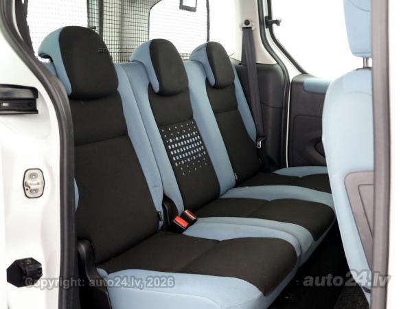 White Citroen Berlingo 2014 in Tallinn, with an engine capacity of 1.60 L and mileage of 163 thousand km for 2999 €, photo 7 on AUTOMOTO.COM.LV