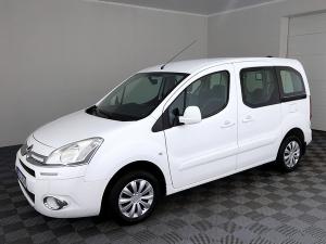 White Citroen Berlingo 2014 in Tallinn, with an engine capacity of 1.60 L and mileage of 163 thousand km for 2999 €, photo 3 on AUTOMOTO.COM.LV