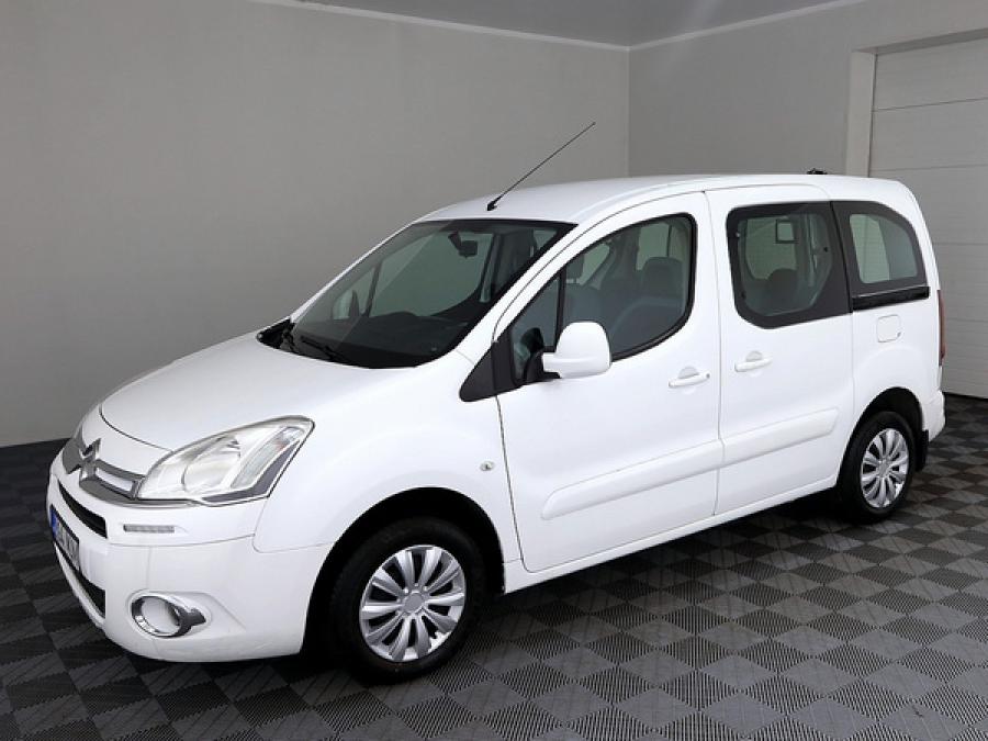 White Citroen Berlingo 2014 in Tallinn, with an engine capacity of 1.60 L and mileage of 163 thousand km for 2999 €, photo 3 on AUTOMOTO.COM.LV