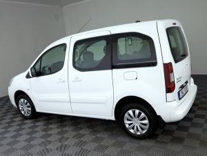White Citroen Berlingo 2014 in Tallinn, with an engine capacity of 1.60 L and mileage of 163 thousand km for 2999 €, photo 5 on AUTOMOTO.COM.LV