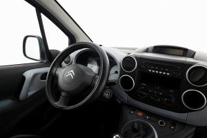 White Citroen Berlingo 2014 in Tallinn, with an engine capacity of 1.60 L and mileage of 163 thousand km for 2999 €, photo 6 on AUTOMOTO.COM.LV
