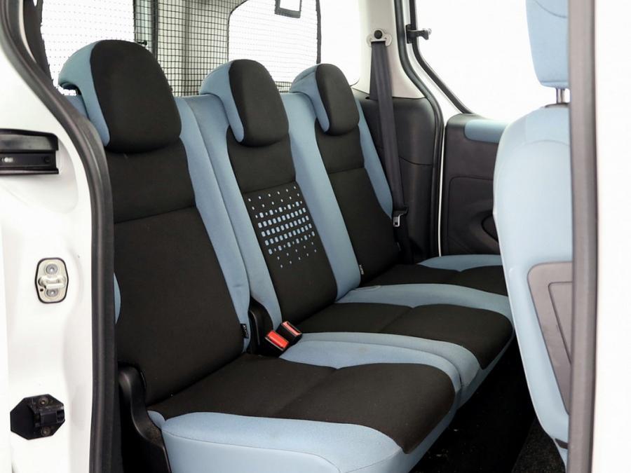 White Citroen Berlingo 2014 in Tallinn, with an engine capacity of 1.60 L and mileage of 163 thousand km for 2999 €, photo 16 on AUTOMOTO.COM.LV