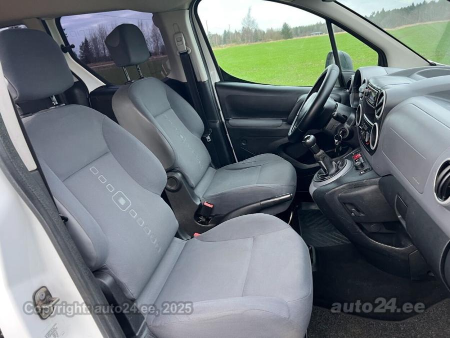 Balts Citroen Berlingo 2015 Tallina, ar dzinēja tilpumu 1.60 L un nobraukumu 289 tūkst. km par 4200 €, foto 9 vietnē AUTOMOTO.COM.LV