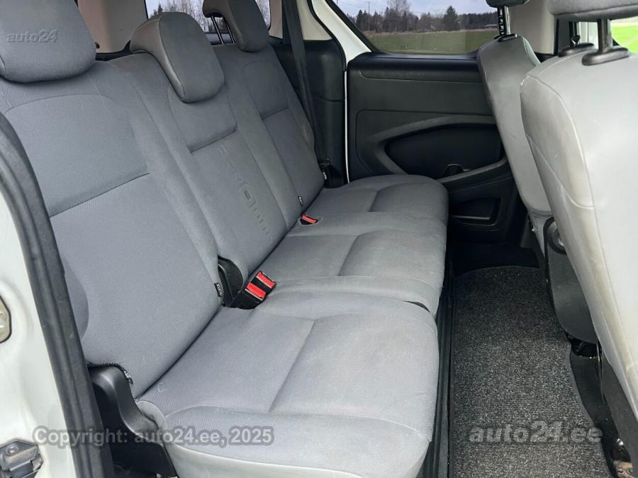 Balts Citroen Berlingo 2015 Tallina, ar dzinēja tilpumu 1.60 L un nobraukumu 289 tūkst. km par 4200 €, foto 11 vietnē AUTOMOTO.COM.LV