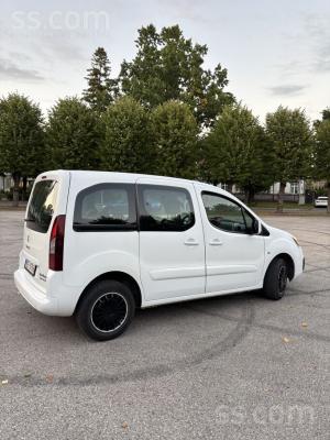 White Citroen Berlingo 2015 in Riga, with an engine capacity of 1.60 L and mileage of 183 thousand km for 4200 €, photo 3 on AUTOMOTO.COM.LV