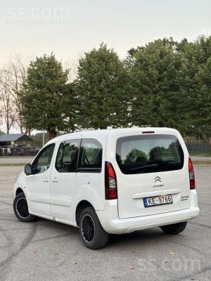 White Citroen Berlingo 2015 in Riga, with an engine capacity of 1.60 L and mileage of 183 thousand km for 4200 €, photo 5 on AUTOMOTO.COM.LV