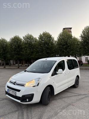 White Citroen Berlingo 2015 in Riga, with an engine capacity of 1.60 L and mileage of 183 thousand km for 4200 €, photo 7 on AUTOMOTO.COM.LV