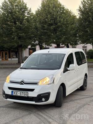 White Citroen Berlingo 2015 in Riga, with an engine capacity of 1.60 L and mileage of 183 thousand km for 4200 €, photo 9 on AUTOMOTO.COM.LV