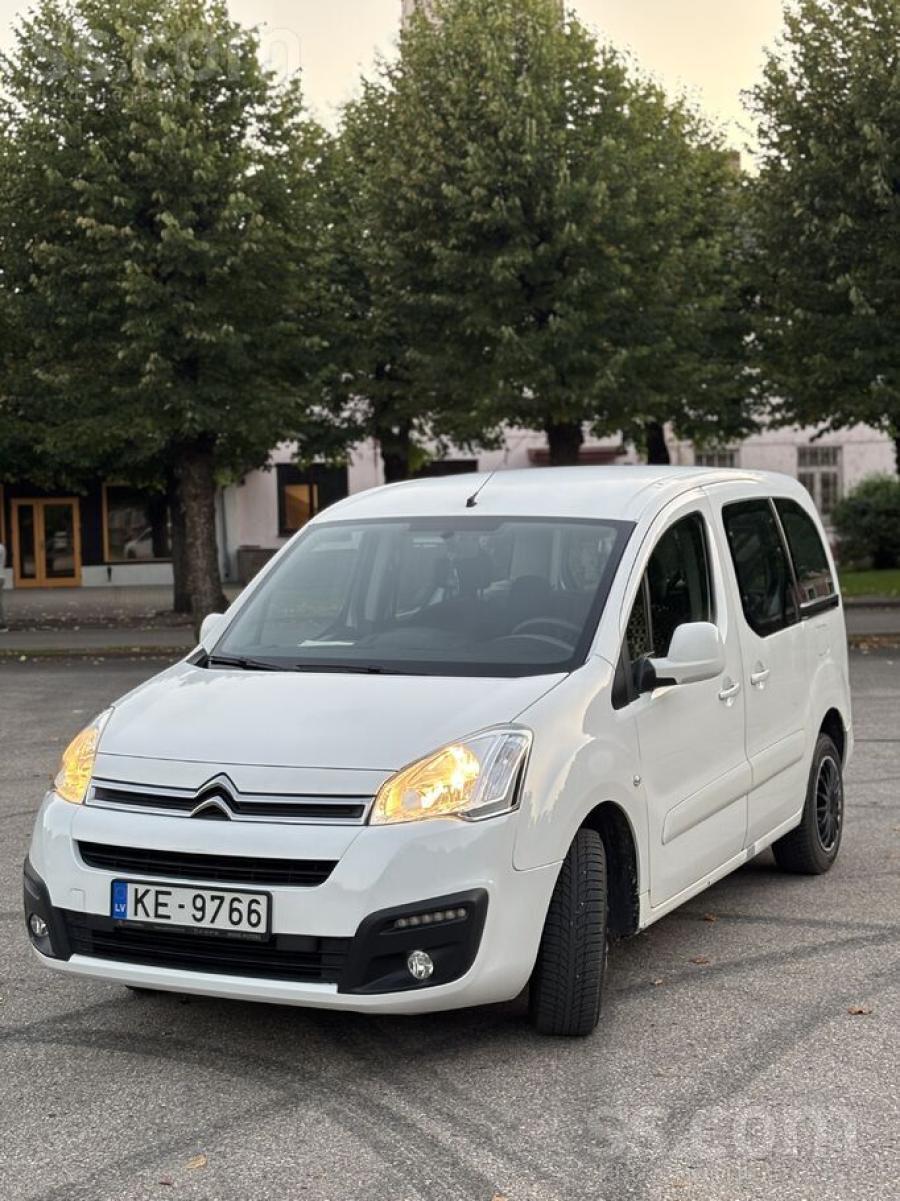 White Citroen Berlingo 2015 in Riga, with an engine capacity of 1.60 L and mileage of 183 thousand km for 4200 €, photo 9 on AUTOMOTO.COM.LV
