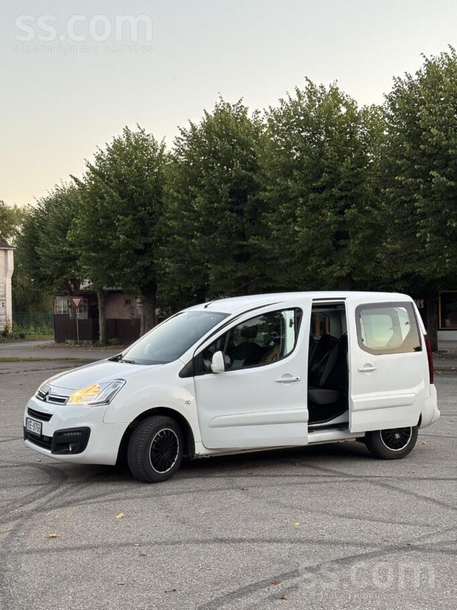 White Citroen Berlingo 2015 in Riga, with an engine capacity of 1.60 L and mileage of 183 thousand km for 4200 €, photo 10 on AUTOMOTO.COM.LV
