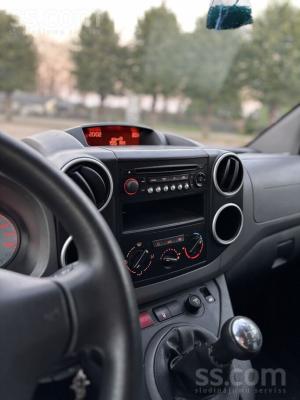 White Citroen Berlingo 2015 in Riga, with an engine capacity of 1.60 L and mileage of 183 thousand km for 4200 €, photo 11 on AUTOMOTO.COM.LV