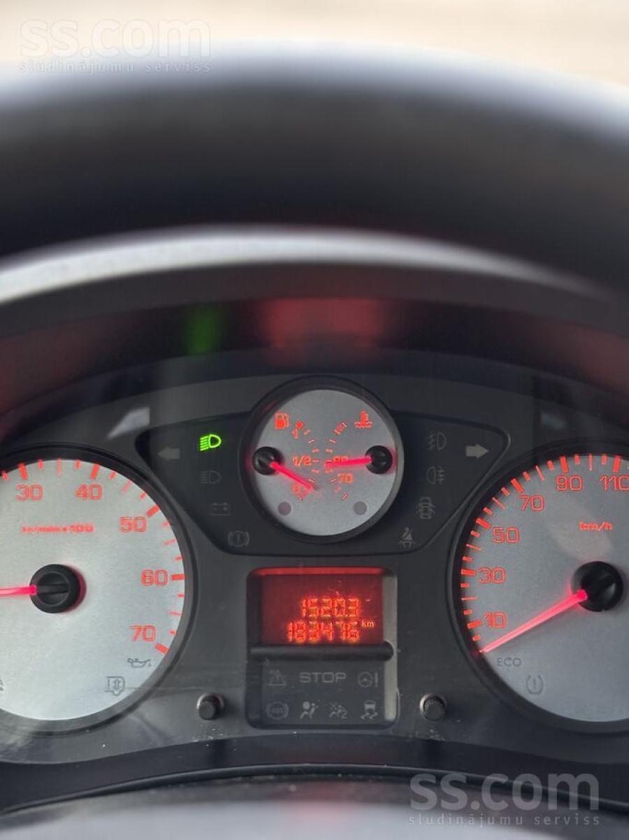 White Citroen Berlingo 2015 in Riga, with an engine capacity of 1.60 L and mileage of 183 thousand km for 4200 €, photo 12 on AUTOMOTO.COM.LV