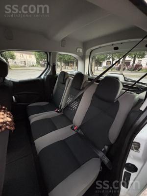 White Citroen Berlingo 2015 in Riga, with an engine capacity of 1.60 L and mileage of 183 thousand km for 4200 €, photo 13 on AUTOMOTO.COM.LV