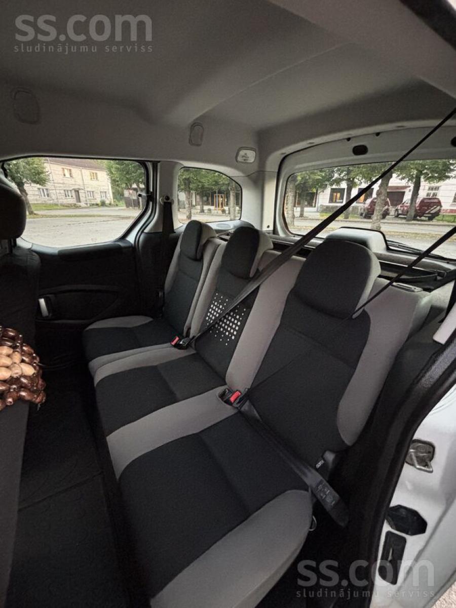 White Citroen Berlingo 2015 in Riga, with an engine capacity of 1.60 L and mileage of 183 thousand km for 4200 €, photo 13 on AUTOMOTO.COM.LV