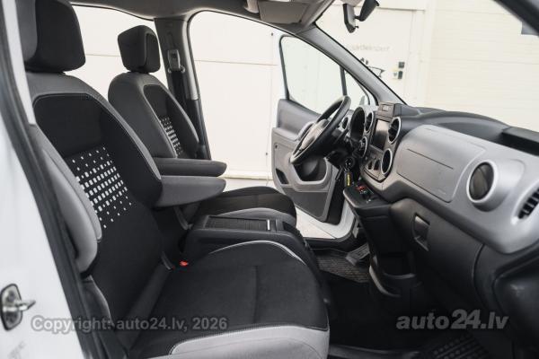 White Citroen Berlingo 2015 in Tallinn, with an engine capacity of 1.60 L and mileage of 199 thousand km for 7999 €, photo 10 on AUTOMOTO.COM.LV