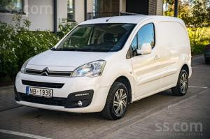 Balts Citroen Berlingo 2016 Rīga, ar dzinēja tilpumu 1.60 L un nobraukumu 117 tūkst. km par 7700 €, foto 1 vietnē AUTOMOTO.COM.LV
