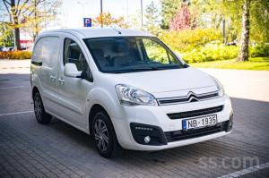 Balts Citroen Berlingo 2016 Rīga, ar dzinēja tilpumu 1.60 L un nobraukumu 117 tūkst. km par 7700 €, foto 3 vietnē AUTOMOTO.COM.LV