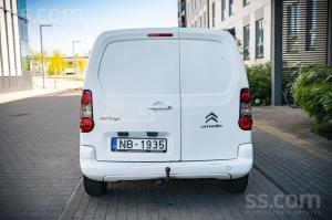 Balts Citroen Berlingo 2016 Rīga, ar dzinēja tilpumu 1.60 L un nobraukumu 117 tūkst. km par 7700 €, foto 5 vietnē AUTOMOTO.COM.LV