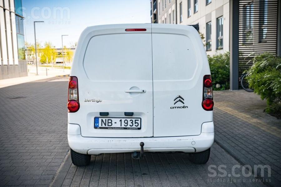 Balts Citroen Berlingo 2016 Rīga, ar dzinēja tilpumu 1.60 L un nobraukumu 117 tūkst. km par 7700 €, foto 5 vietnē AUTOMOTO.COM.LV
